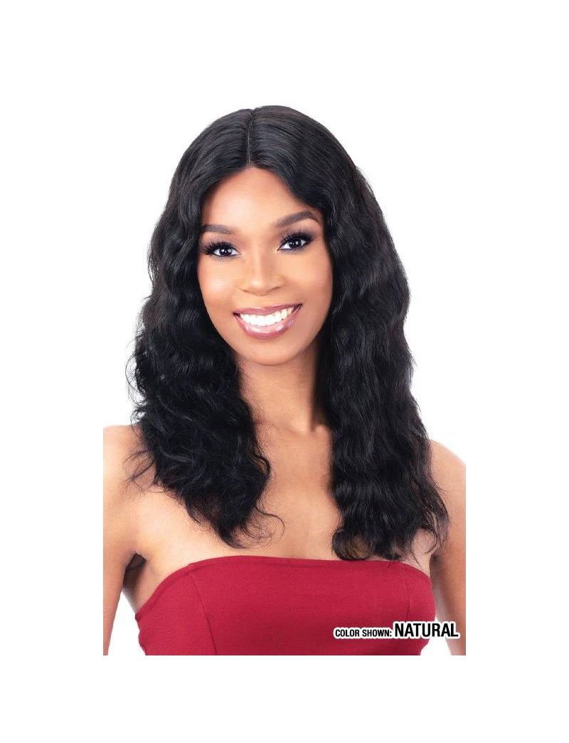 Body Wave 18" Haute HD Lace Front Wig Model Model